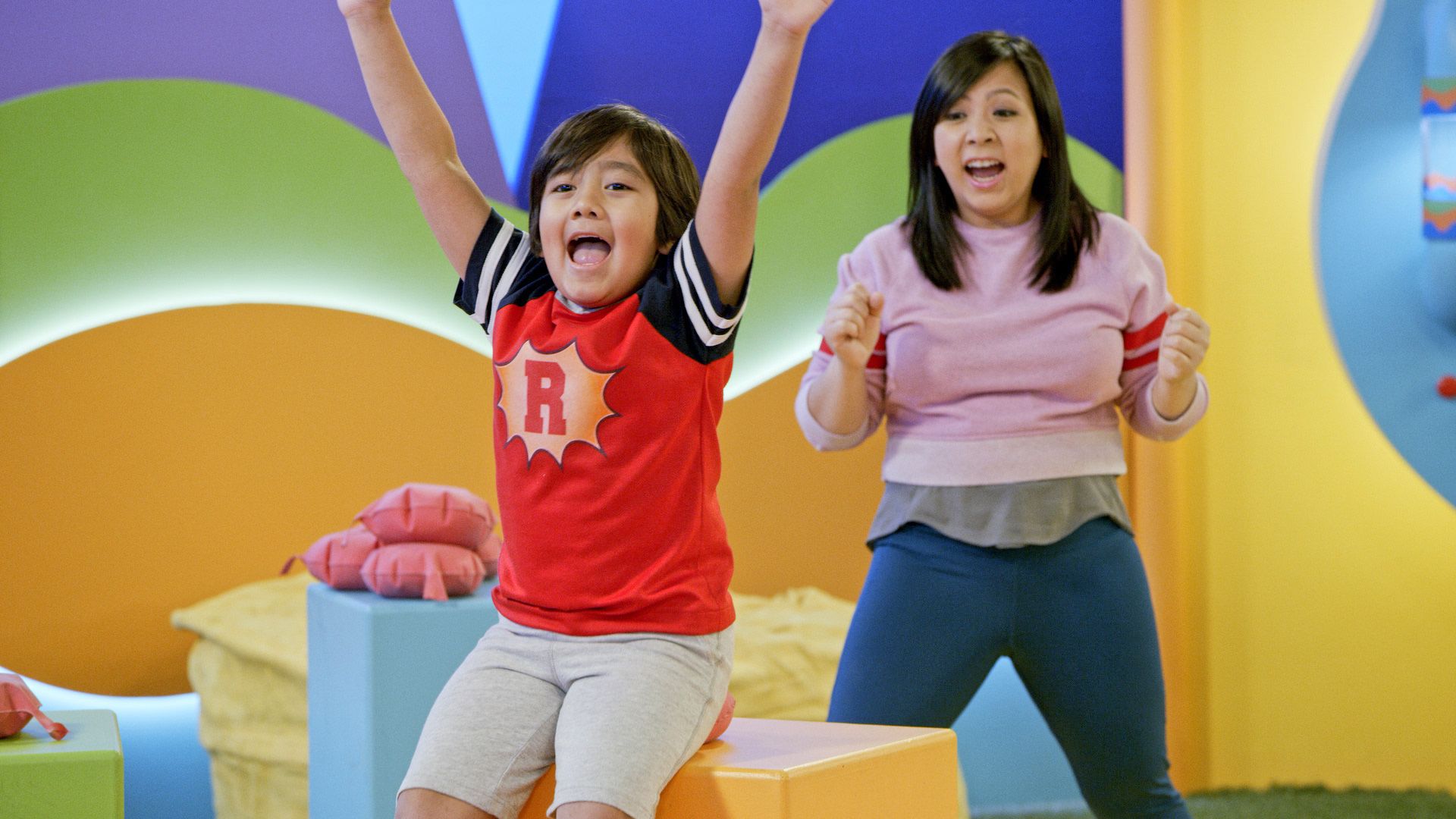 आफ्नै कमाइले अर्बपति बनेका ९ वर्षका बालक, यस वर्ष मात्र कमाए २७ अर्ब ...